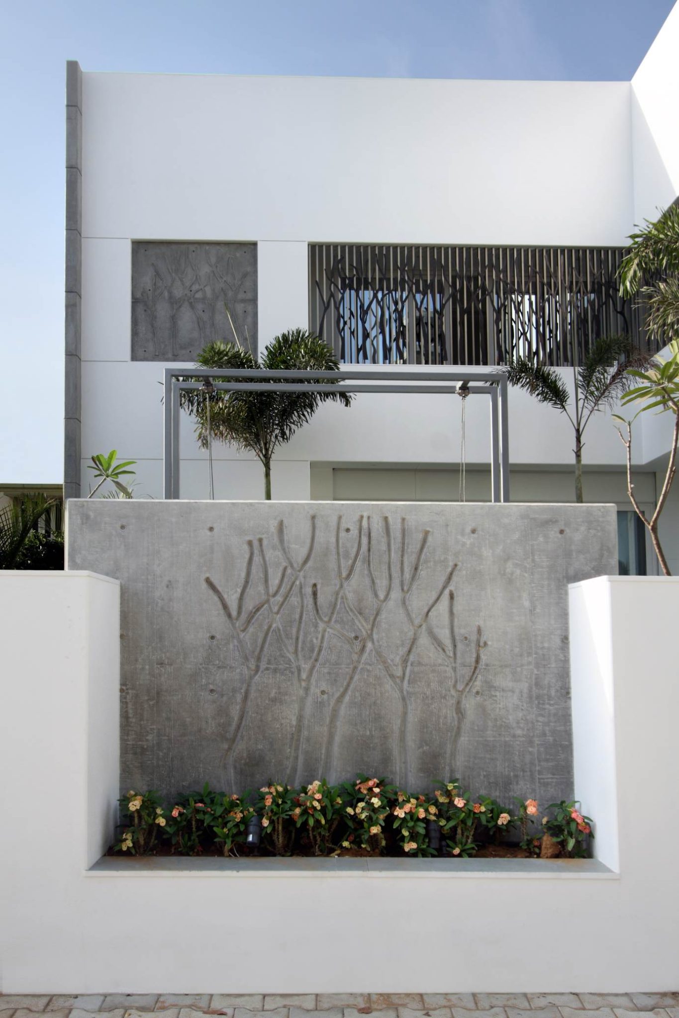 L House - Residential Projects - a balance between aesthetics and ...